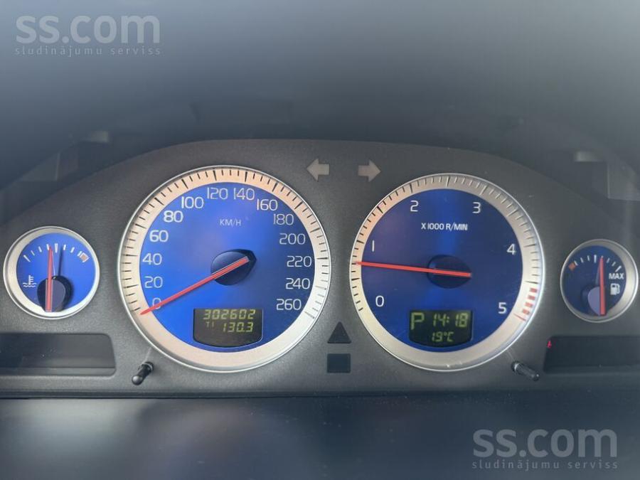 Melns Volvo XC90 2010 Dobele, ar dzinēja tilpumu 2.40 L un nobraukumu 303 tūkst. km par 8500 €, foto 11 vietnē AUTOMOTO.COM.LV