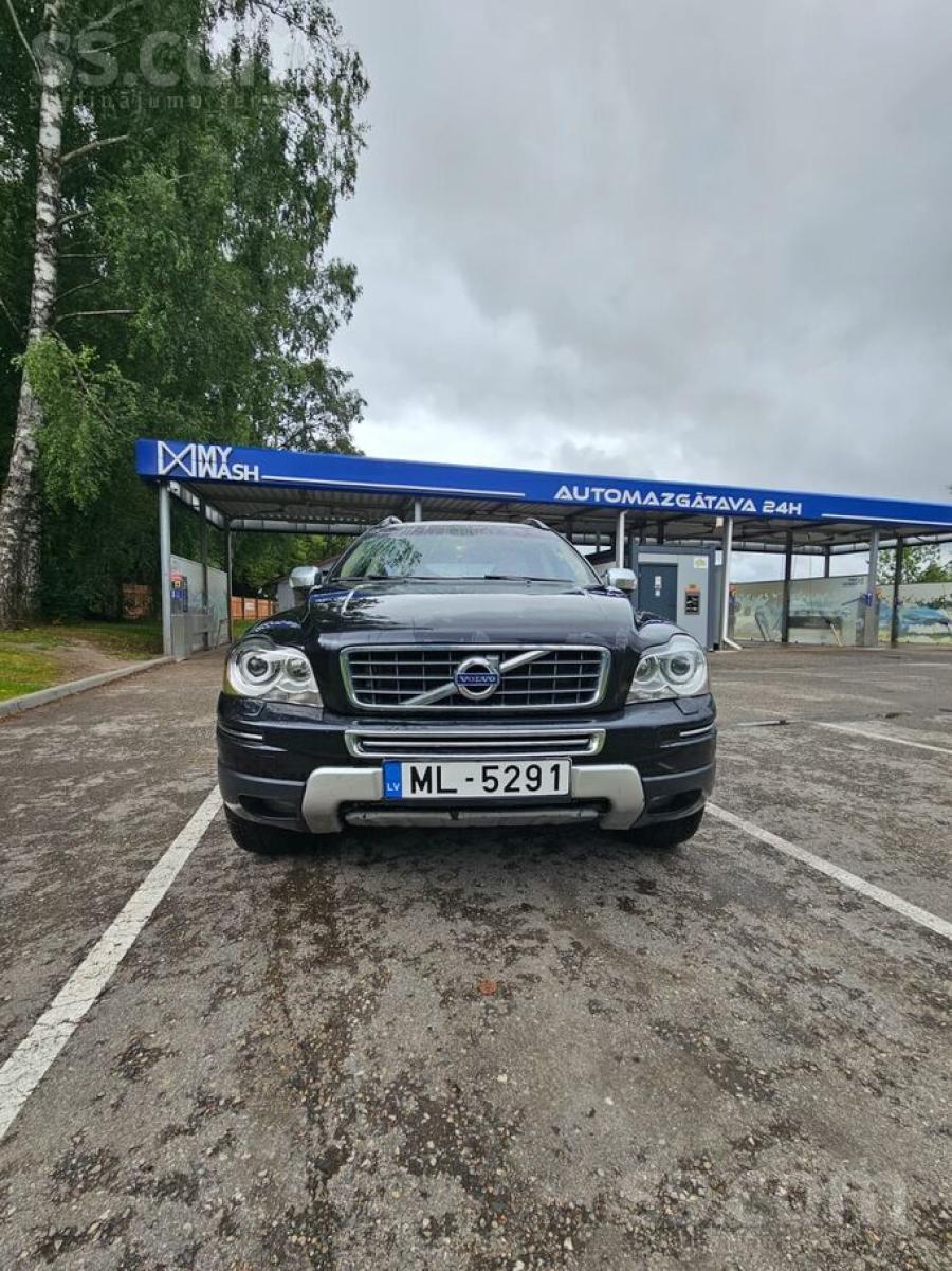 Black Volvo XC90 2010 in Cesis, with an engine capacity of 2.40 L and mileage of 312 thousand km for 8995 €, photo 3 on AUTOMOTO.COM.LV