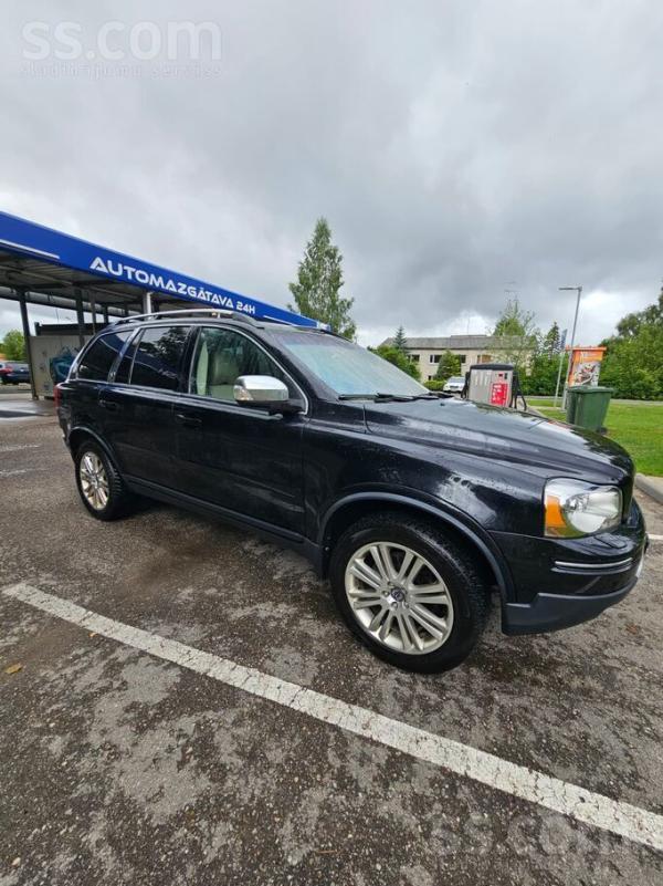 Black Volvo XC90 2010 in Cesis, with an engine capacity of 2.40 L and mileage of 312 thousand km for 8995 €, photo 3 on AUTOMOTO.COM.LV
