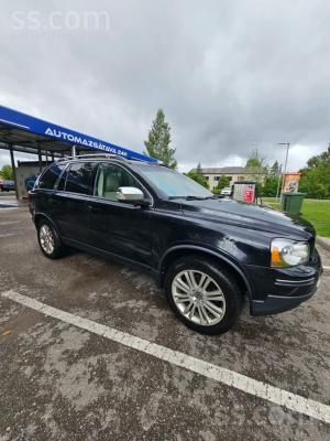 Black Volvo XC90 2010 in Cesis, with an engine capacity of 2.40 L and mileage of 312 thousand km for 8995 €, photo 4 on AUTOMOTO.COM.LV