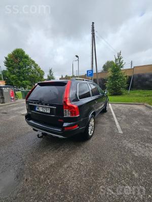 Black Volvo XC90 2010 in Cesis, with an engine capacity of 2.40 L and mileage of 312 thousand km for 8995 €, photo 5 on AUTOMOTO.COM.LV
