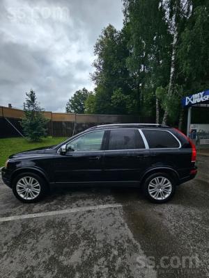 Black Volvo XC90 2010 in Cesis, with an engine capacity of 2.40 L and mileage of 312 thousand km for 8995 €, photo 6 on AUTOMOTO.COM.LV