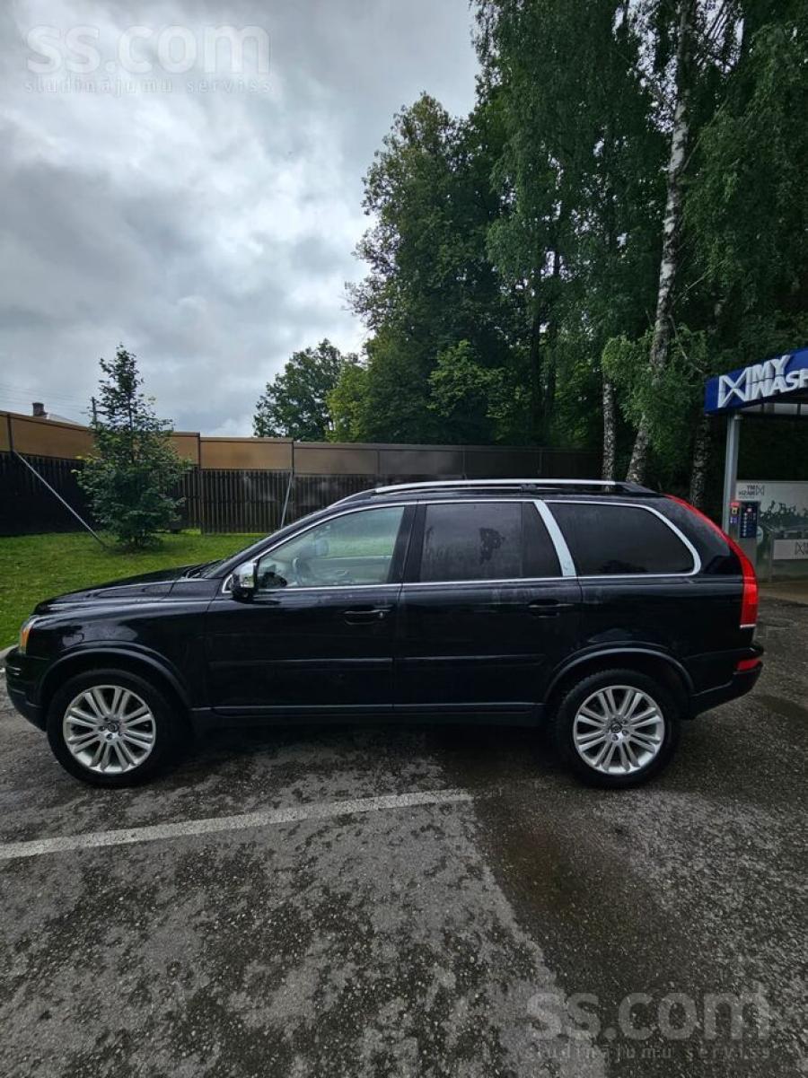 Black Volvo XC90 2010 in Cesis, with an engine capacity of 2.40 L and mileage of 312 thousand km for 8995 €, photo 6 on AUTOMOTO.COM.LV