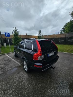 Black Volvo XC90 2010 in Cesis, with an engine capacity of 2.40 L and mileage of 312 thousand km for 8995 €, photo 7 on AUTOMOTO.COM.LV
