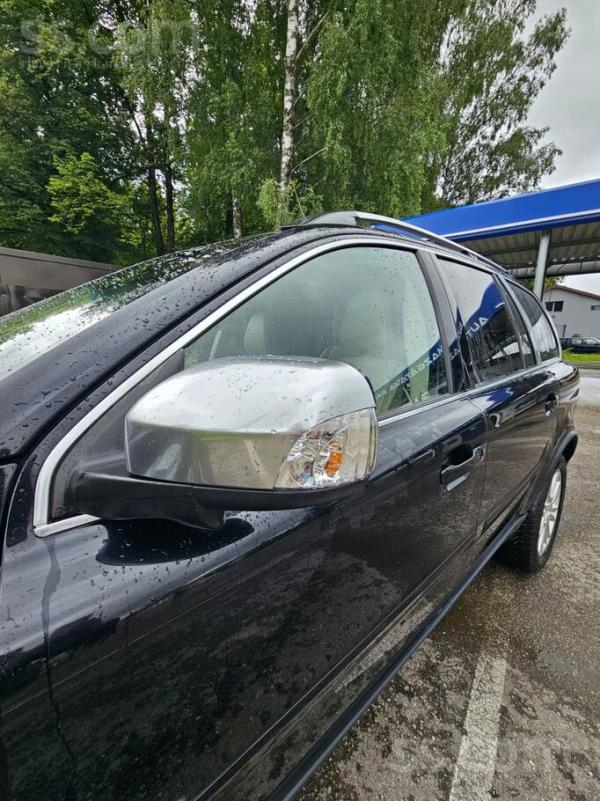 Black Volvo XC90 2010 in Cesis, with an engine capacity of 2.40 L and mileage of 312 thousand km for 8995 €, photo 7 on AUTOMOTO.COM.LV