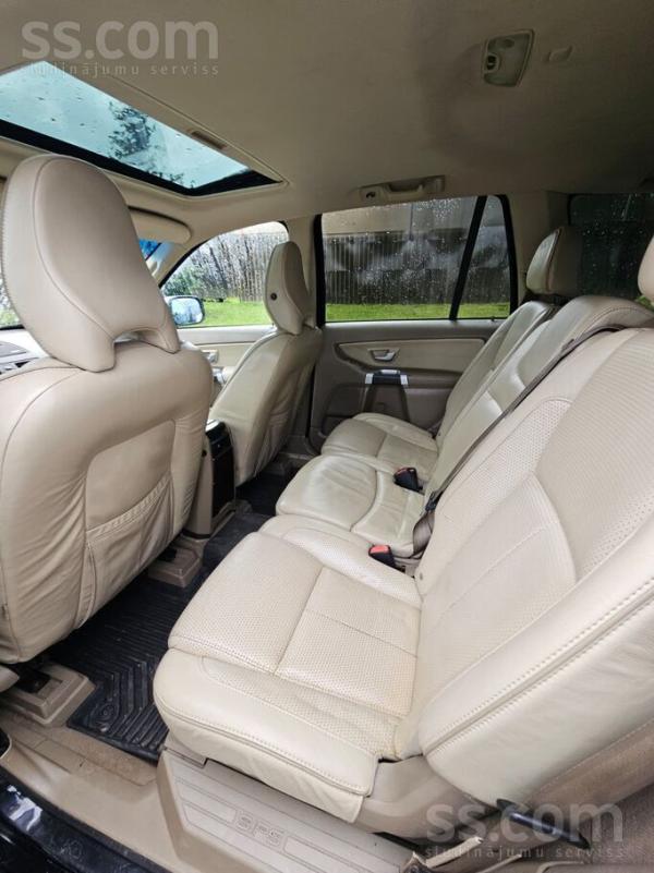 Black Volvo XC90 2010 in Cesis, with an engine capacity of 2.40 L and mileage of 312 thousand km for 8995 €, photo 10 on AUTOMOTO.COM.LV