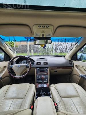 Black Volvo XC90 2010 in Cesis, with an engine capacity of 2.40 L and mileage of 312 thousand km for 8995 €, photo 12 on AUTOMOTO.COM.LV