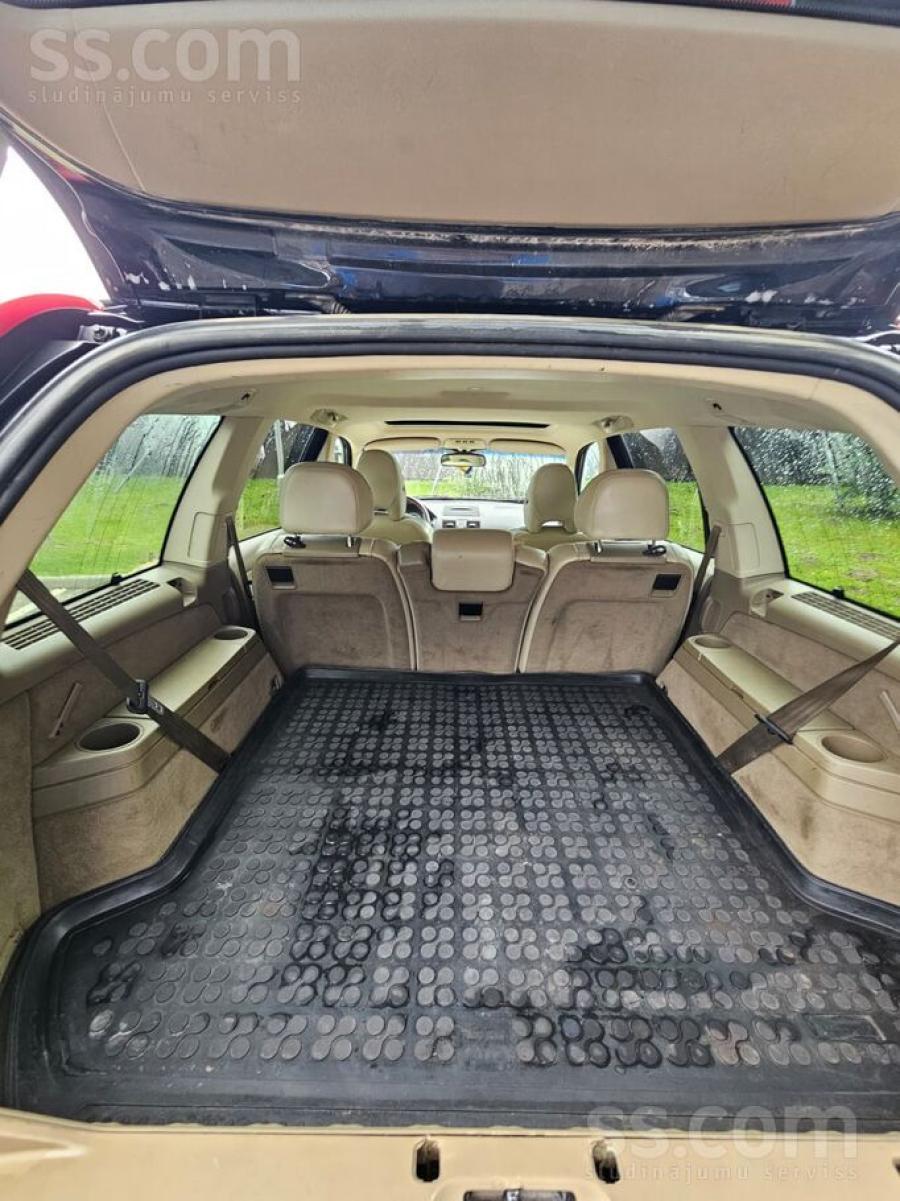 Black Volvo XC90 2010 in Cesis, with an engine capacity of 2.40 L and mileage of 312 thousand km for 8995 €, photo 13 on AUTOMOTO.COM.LV