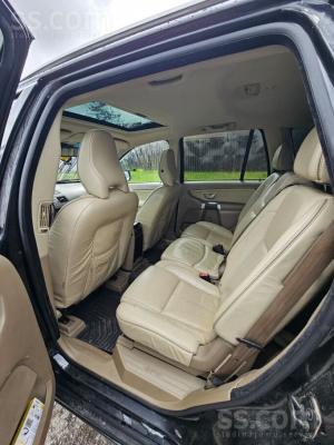 Black Volvo XC90 2010 in Cesis, with an engine capacity of 2.40 L and mileage of 312 thousand km for 8995 €, photo 16 on AUTOMOTO.COM.LV