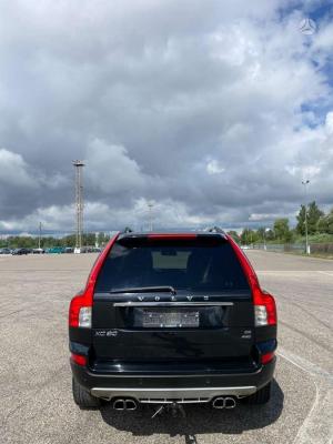 Black Volvo XC90 2010 in Marijampole, with an engine capacity of 2.40 L and mileage of 300 thousand km for 8000 €, photo 3 on AUTOMOTO.COM.LV