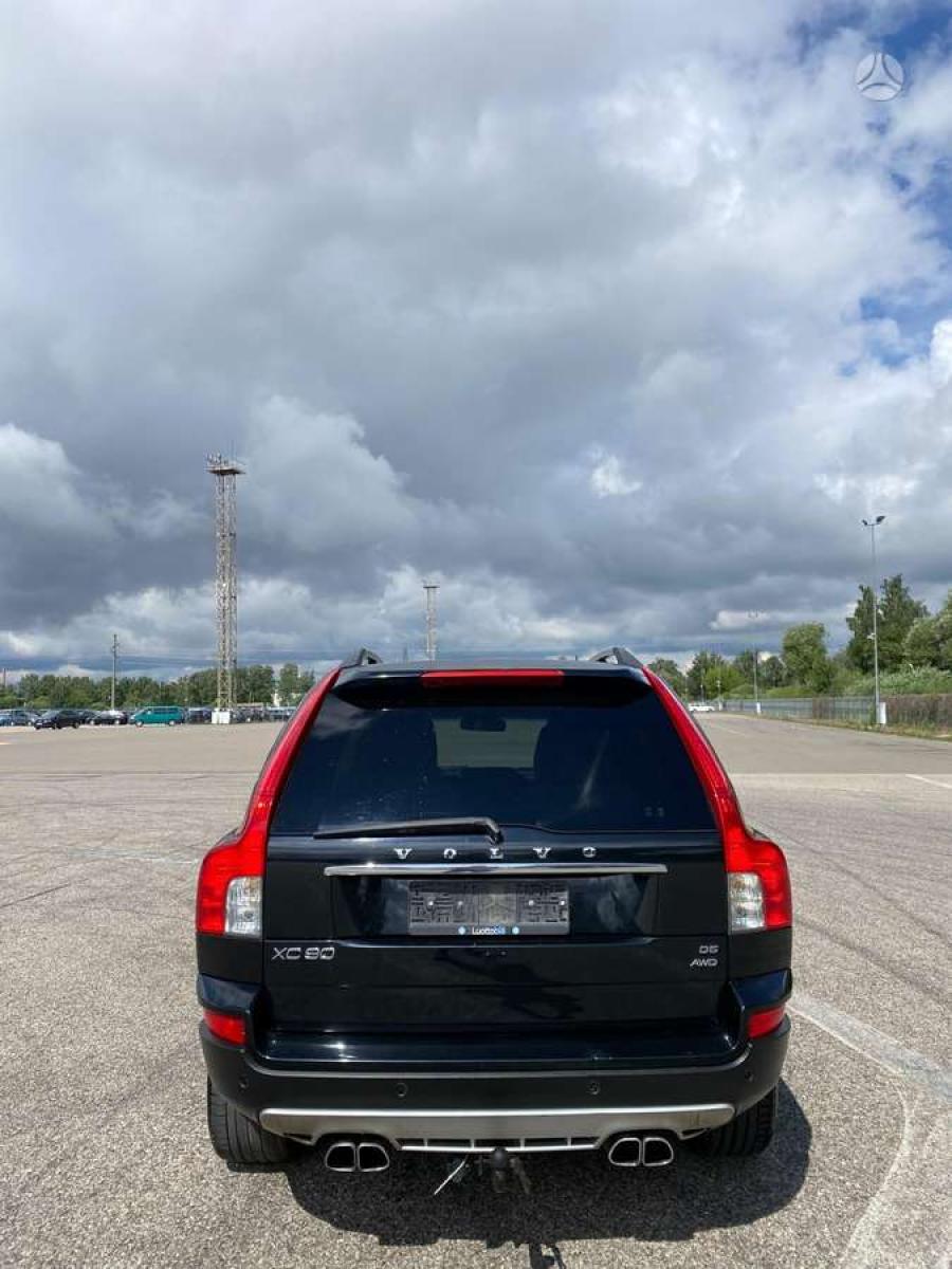 Black Volvo XC90 2010 in Marijampole, with an engine capacity of 2.40 L and mileage of 300 thousand km for 8000 €, photo 3 on AUTOMOTO.COM.LV