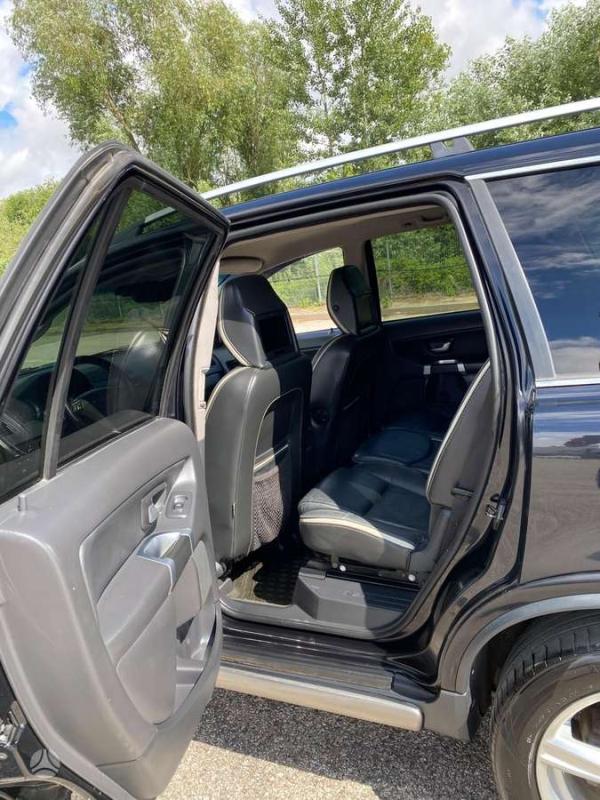 Melns Volvo XC90 2010 Marijampole, ar dzinēja tilpumu 2.40 L un nobraukumu 300 tūkst. km par 8000 €, foto 5 vietnē AUTOMOTO.COM.LV
