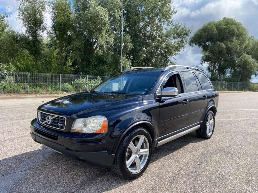 Black Volvo XC90 2010 in Marijampole, with an engine capacity of 2.40 L and mileage of 300 thousand km for 8000 €, photo 15 on AUTOMOTO.COM.LV