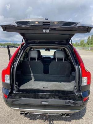Black Volvo XC90 2010 in Marijampole, with an engine capacity of 2.40 L and mileage of 300 thousand km for 8000 €, photo 18 on AUTOMOTO.COM.LV