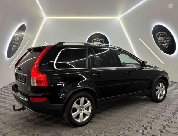 Black Volvo XC90 2010 in Marijampole, with an engine capacity of 2.40 L and mileage of 230 thousand km for 7650 €, photo 4 on AUTOMOTO.COM.LV