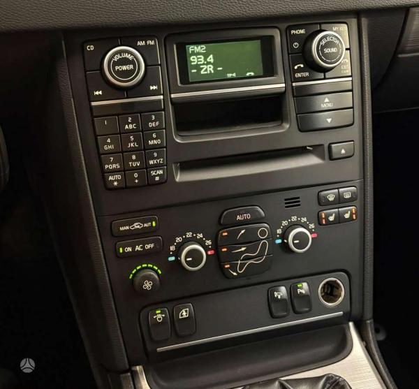Black Volvo XC90 2010 in Marijampole, with an engine capacity of 2.40 L and mileage of 230 thousand km for 7650 €, photo 5 on AUTOMOTO.COM.LV