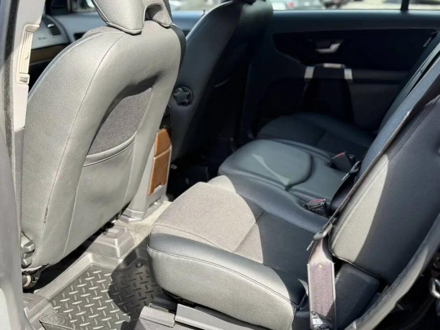 Melns Volvo XC90 2010 Rīga, ar dzinēja tilpumu 2.40 L un nobraukumu 312 tūkst. km par 8490 €, foto 9 vietnē AUTOMOTO.COM.LV