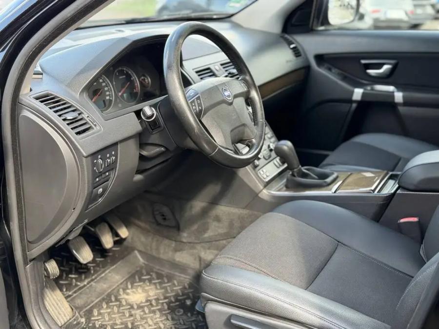 Melns Volvo XC90 2010 Rīga, ar dzinēja tilpumu 2.40 L un nobraukumu 312 tūkst. km par 8490 €, foto 10 vietnē AUTOMOTO.COM.LV
