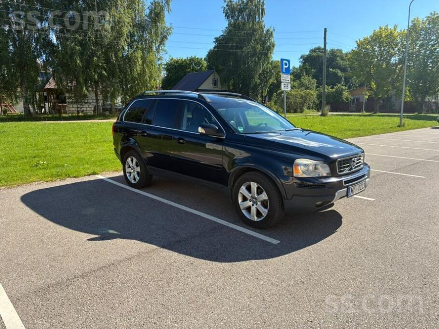 Black Volvo XC90 2010 in Daugavpils, with an engine capacity of 2.40 L and mileage of 237 thousand km for 8900 €, photo 1 on AUTOMOTO.COM.LV