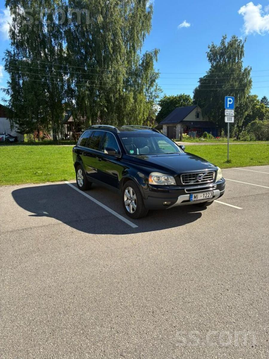 Black Volvo XC90 2010 in Daugavpils, with an engine capacity of 2.40 L and mileage of 237 thousand km for 8900 €, photo 3 on AUTOMOTO.COM.LV