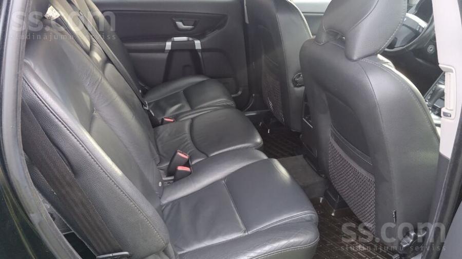 Black Volvo XC90 2010 in Daugavpils, with an engine capacity of 2.40 L and mileage of 237 thousand km for 8900 €, photo 14 on AUTOMOTO.COM.LV