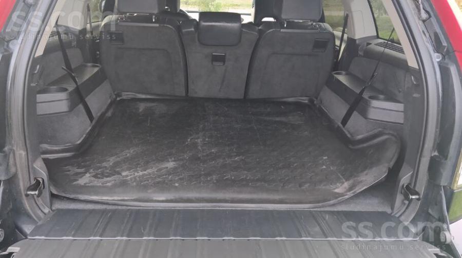 Black Volvo XC90 2010 in Daugavpils, with an engine capacity of 2.40 L and mileage of 237 thousand km for 8900 €, photo 15 on AUTOMOTO.COM.LV