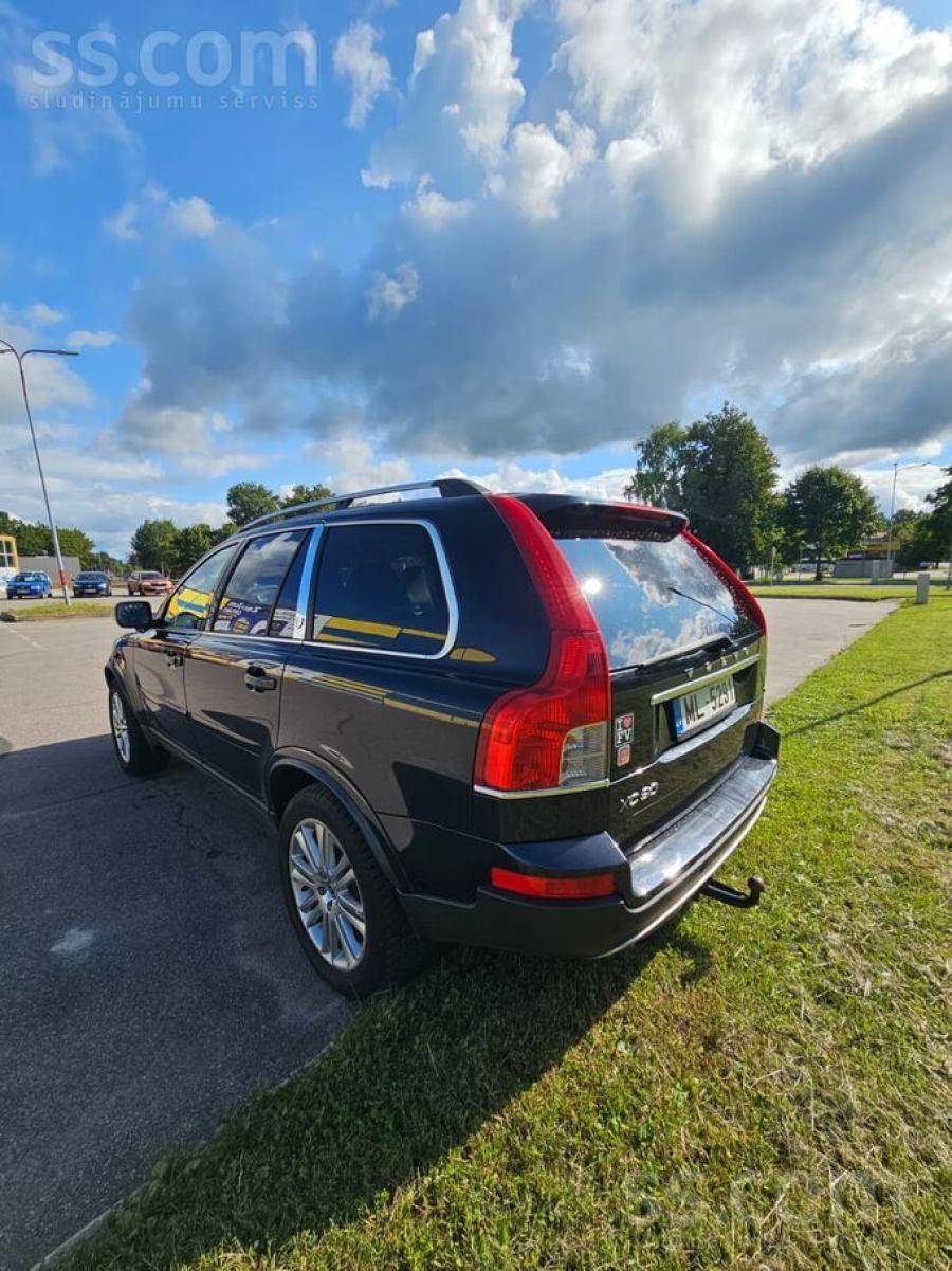 Melns Volvo XC90 2010 Cēsis, ar dzinēja tilpumu 2.40 L un nobraukumu 315 tūkst. km par 7997 €, foto 9 vietnē AUTOMOTO.COM.LV