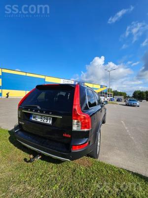 Black Volvo XC90 2010 in Cesis, with an engine capacity of 2.40 L and mileage of 315 thousand km for 7997 €, photo 10 on AUTOMOTO.COM.LV