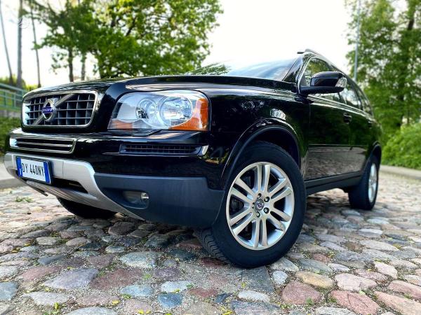 Melns Volvo XC90 2010 Utena, ar dzinēja tilpumu 2.40 L un nobraukumu 277 tūkst. km par 11150 €, foto 1 vietnē AUTOMOTO.COM.LV