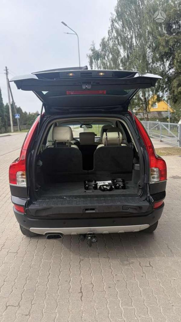 Black Volvo XC90 2010 in Kazlu Ruda, with an engine capacity of 2.40 L and mileage of 292 thousand km for 7600 €, photo 10 on AUTOMOTO.COM.LV
