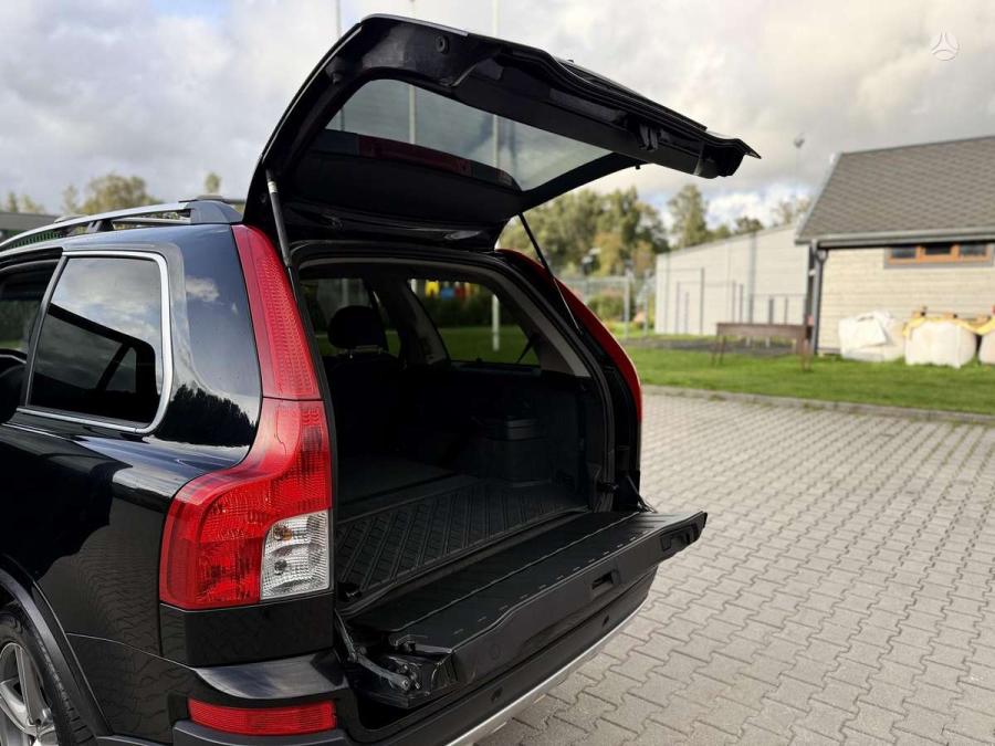 Black Volvo XC90 2010 in Vilnius, with an engine capacity of 3.20 L and mileage of 299 thousand km for 7500 €, photo 11 on AUTOMOTO.COM.LV