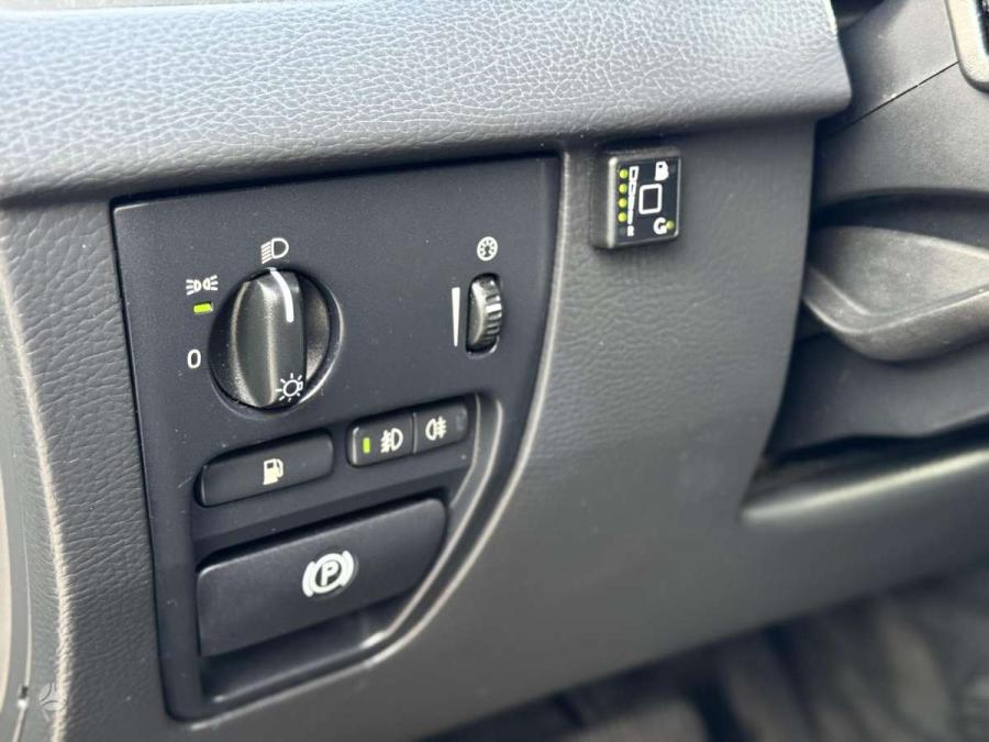 Black Volvo XC90 2010 in Vilnius, with an engine capacity of 3.20 L and mileage of 299 thousand km for 7500 €, photo 15 on AUTOMOTO.COM.LV