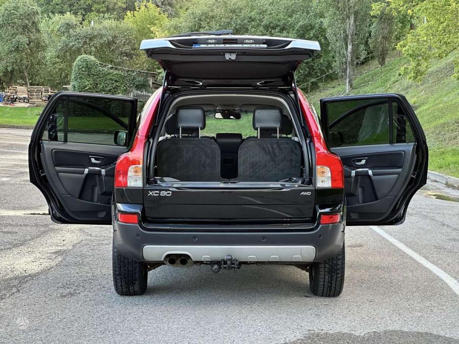 Melns Volvo XC90 2010 Jonava, ar dzinēja tilpumu 2.40 L un nobraukumu 390 tūkst. km par 7850 €, foto 10 vietnē AUTOMOTO.COM.LV