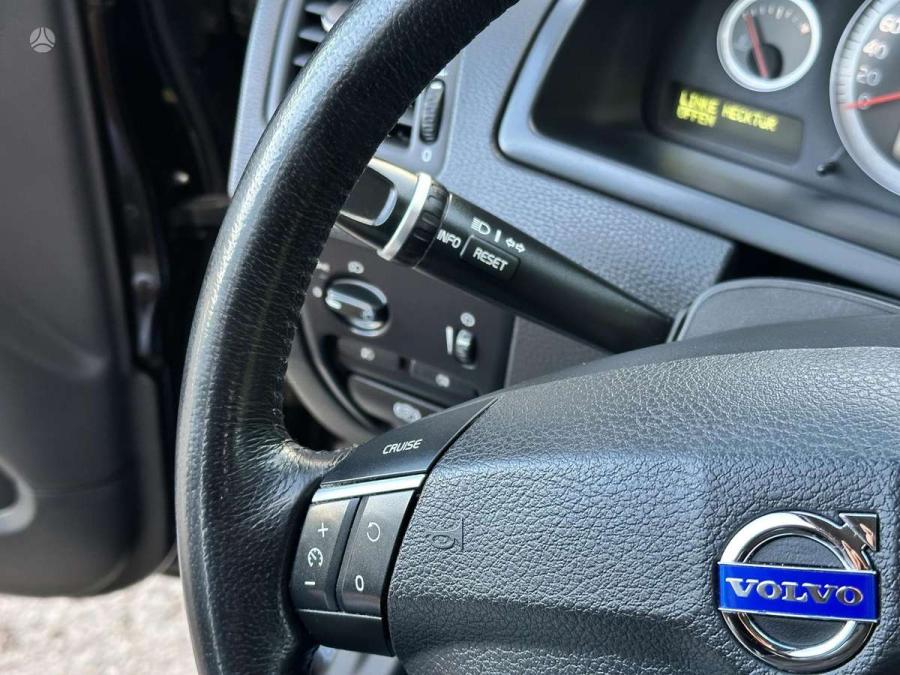 Melns Volvo XC90 2010 Jonava, ar dzinēja tilpumu 2.40 L un nobraukumu 390 tūkst. km par 7850 €, foto 24 vietnē AUTOMOTO.COM.LV
