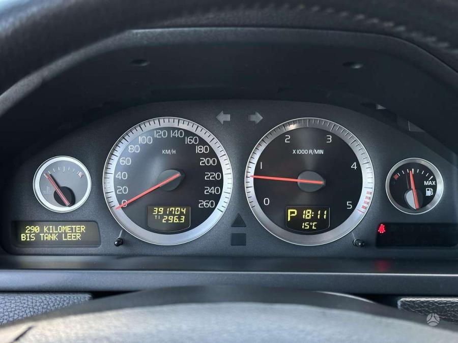 Melns Volvo XC90 2010 Jonava, ar dzinēja tilpumu 2.40 L un nobraukumu 390 tūkst. km par 7850 €, foto 25 vietnē AUTOMOTO.COM.LV