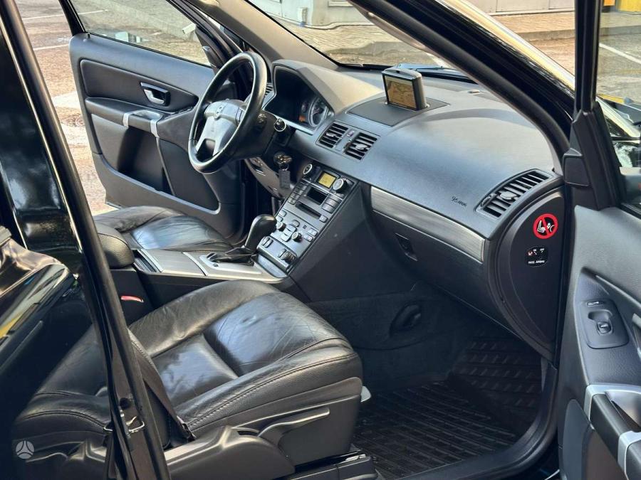 Melns Volvo XC90 2010 Jonava, ar dzinēja tilpumu 2.40 L un nobraukumu 390 tūkst. km par 7850 €, foto 34 vietnē AUTOMOTO.COM.LV