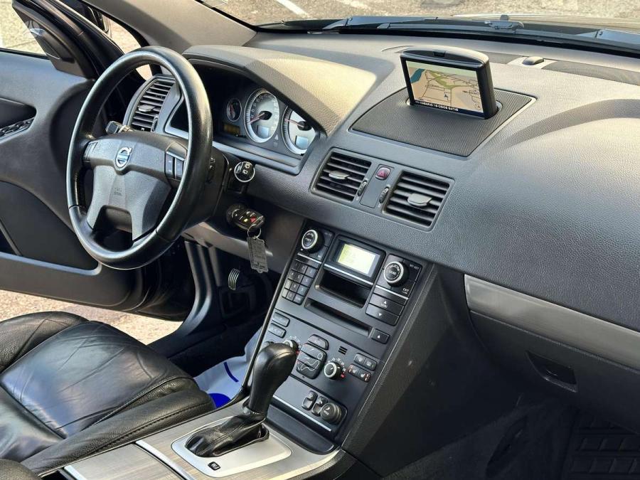 Melns Volvo XC90 2010 Jonava, ar dzinēja tilpumu 2.40 L un nobraukumu 390 tūkst. km par 7850 €, foto 35 vietnē AUTOMOTO.COM.LV