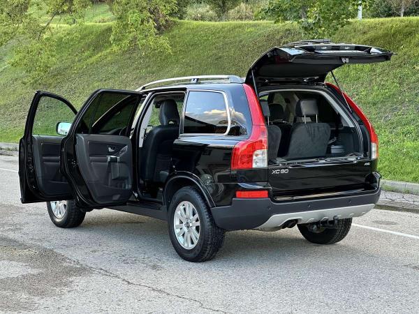 Volvo XC90 2010 Jonava vietnē Melns Volvo XC90 2010 Jonava, ar dzinēja tilpumu 2.40 L un nobraukumu 390 tūkst. km par 7850 €, foto 8 vietnē AUTOMOTO.COM.LV