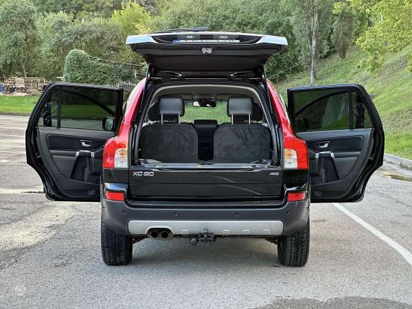 Volvo XC90 2010 Jonava vietnē Melns Volvo XC90 2010 Jonava, ar dzinēja tilpumu 2.40 L un nobraukumu 390 tūkst. km par 7850 €, foto 10 vietnē AUTOMOTO.COM.LV