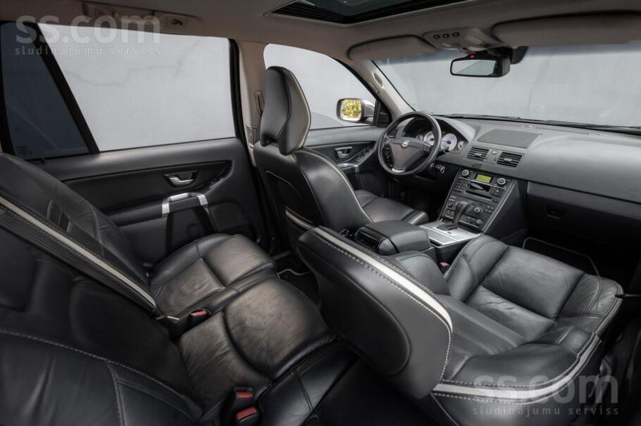 Melns Volvo XC90 2010 Jelgava, ar dzinēja tilpumu 2.40 L un nobraukumu 315 tūkst. km par 8000 €, foto 11 vietnē AUTOMOTO.COM.LV