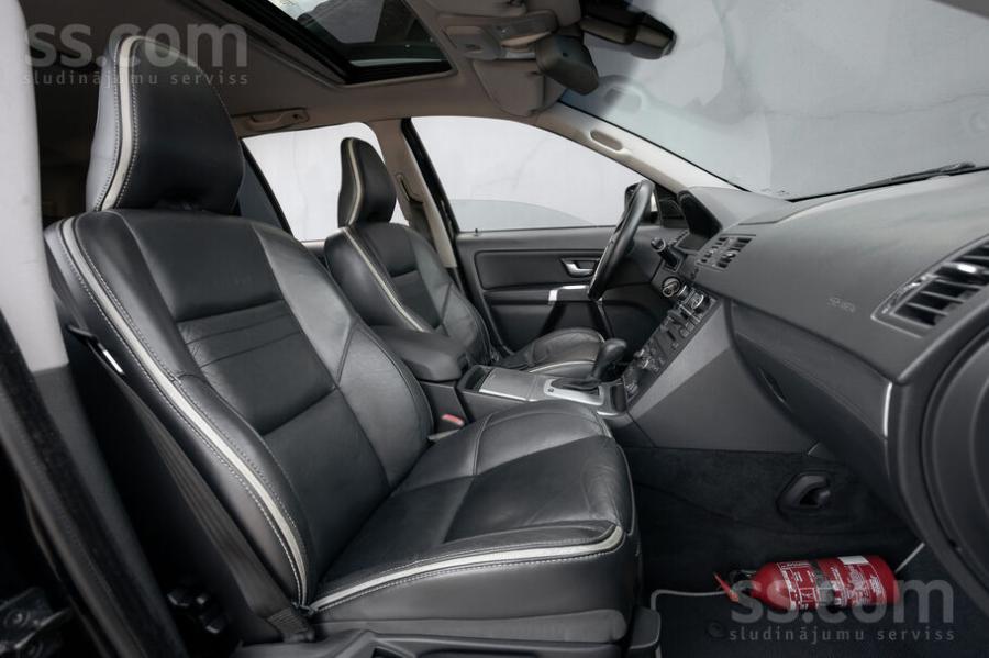 Melns Volvo XC90 2010 Jelgava, ar dzinēja tilpumu 2.40 L un nobraukumu 315 tūkst. km par 8000 €, foto 13 vietnē AUTOMOTO.COM.LV