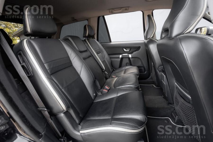 Melns Volvo XC90 2010 Jelgava, ar dzinēja tilpumu 2.40 L un nobraukumu 315 tūkst. km par 8000 €, foto 14 vietnē AUTOMOTO.COM.LV