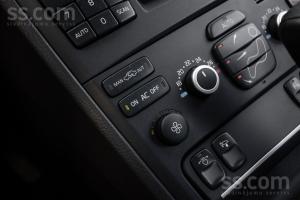 Melns Volvo XC90 2010 Jelgava, ar dzinēja tilpumu 2.40 L un nobraukumu 315 tūkst. km par 8000 €, foto 18 vietnē AUTOMOTO.COM.LV