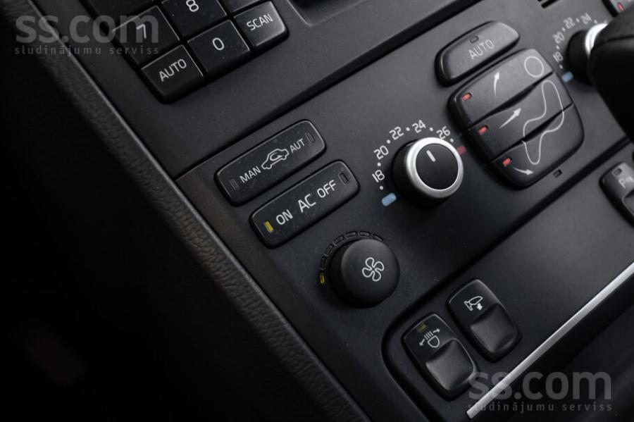Melns Volvo XC90 2010 Jelgava, ar dzinēja tilpumu 2.40 L un nobraukumu 315 tūkst. km par 8000 €, foto 18 vietnē AUTOMOTO.COM.LV
