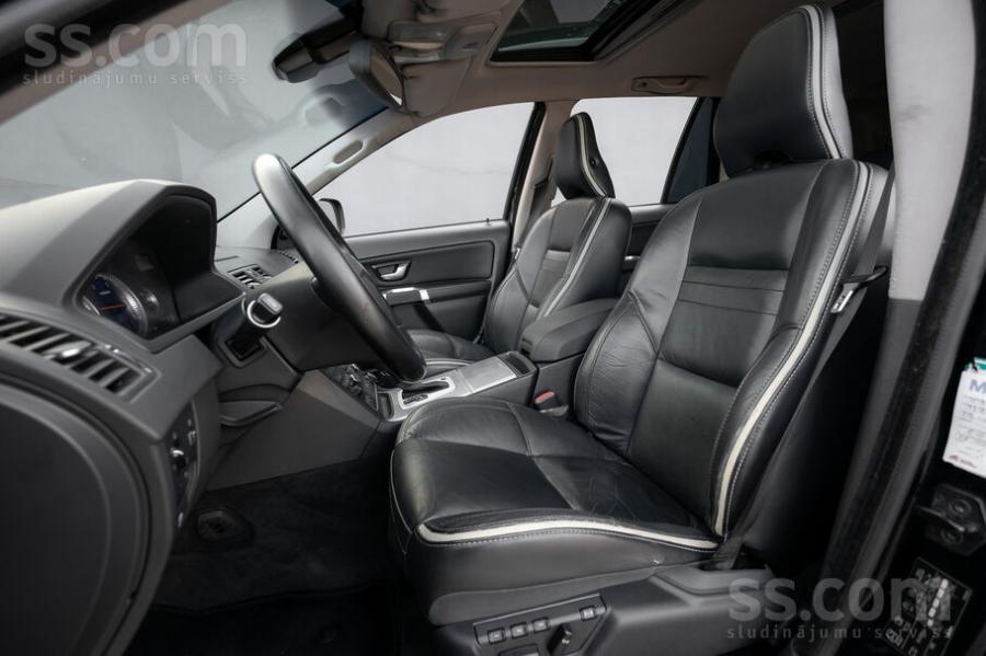 Melns Volvo XC90 2010 Jelgava, ar dzinēja tilpumu 2.40 L un nobraukumu 315 tūkst. km par 8000 €, foto 27 vietnē AUTOMOTO.COM.LV