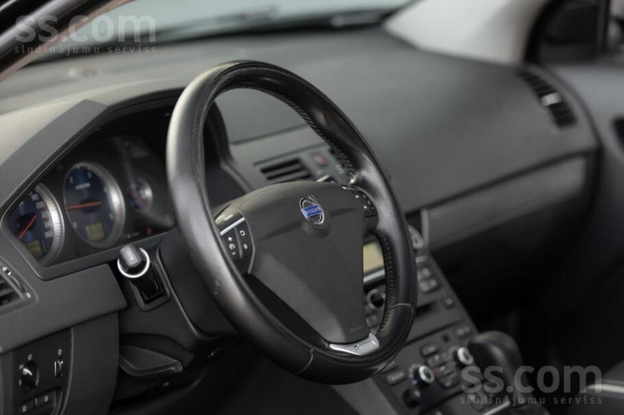 Melns Volvo XC90 2010 Jelgava, ar dzinēja tilpumu 2.40 L un nobraukumu 315 tūkst. km par 8000 €, foto 28 vietnē AUTOMOTO.COM.LV