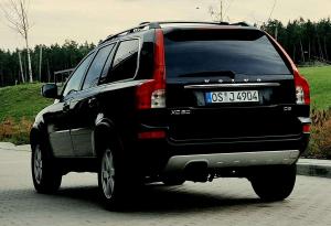 Black Volvo XC90 2010 in Vilnius, with an engine capacity of 2.40 L and mileage of 270 thousand km for 9499 €, photo 7 on AUTOMOTO.COM.LV