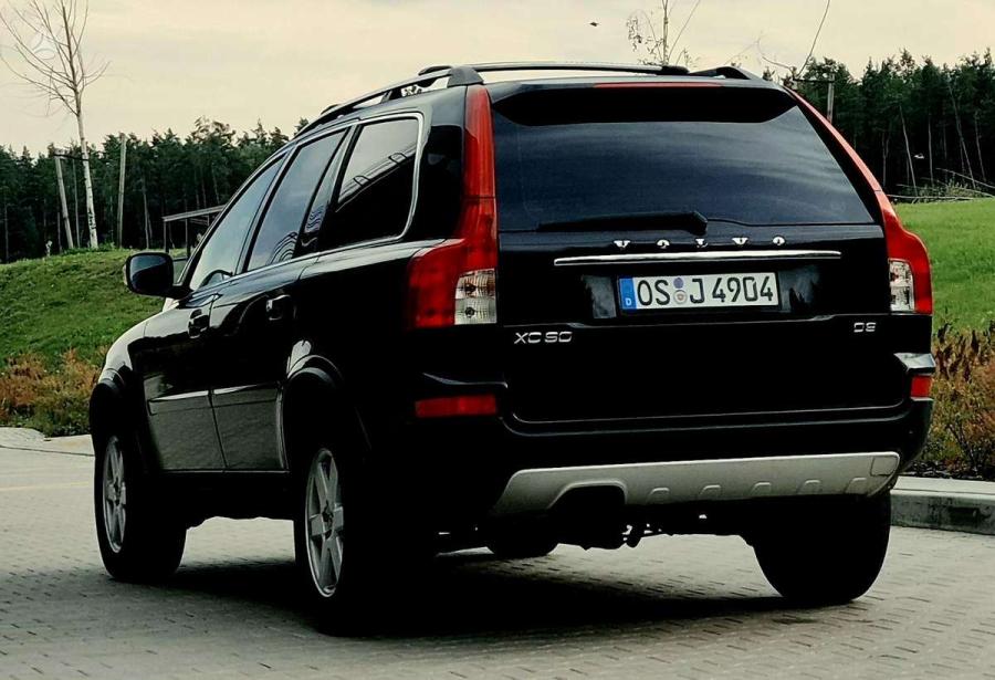Black Volvo XC90 2010 in Vilnius, with an engine capacity of 2.40 L and mileage of 270 thousand km for 9499 €, photo 7 on AUTOMOTO.COM.LV