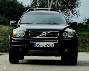 Black Volvo XC90 2010 in Vilnius, with an engine capacity of 2.40 L and mileage of 270 thousand km for 9499 €, photo 8 on AUTOMOTO.COM.LV