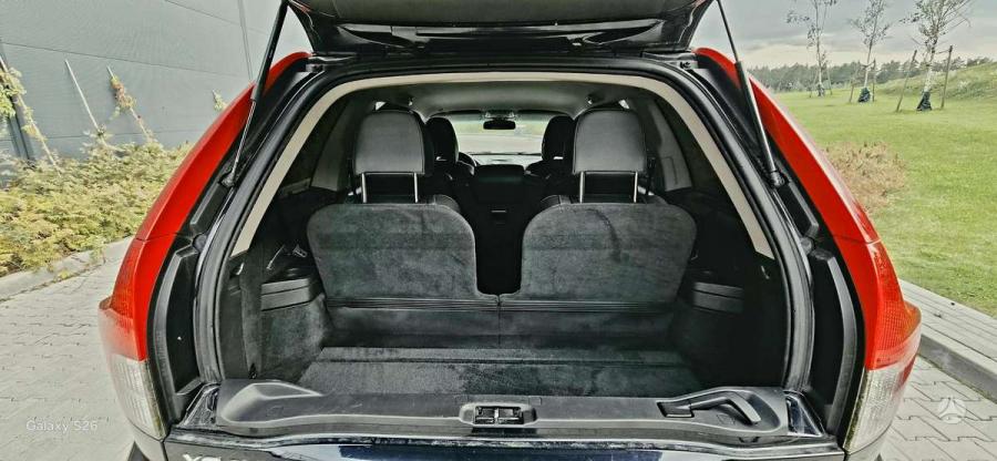 Black Volvo XC90 2010 in Vilnius, with an engine capacity of 2.40 L and mileage of 270 thousand km for 9499 €, photo 14 on AUTOMOTO.COM.LV
